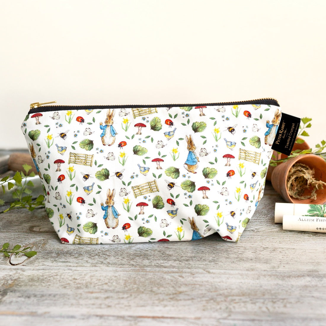 Peter Rabbit "Fresh Meadow Breeze" Wash Bag – Toasted Crumpet